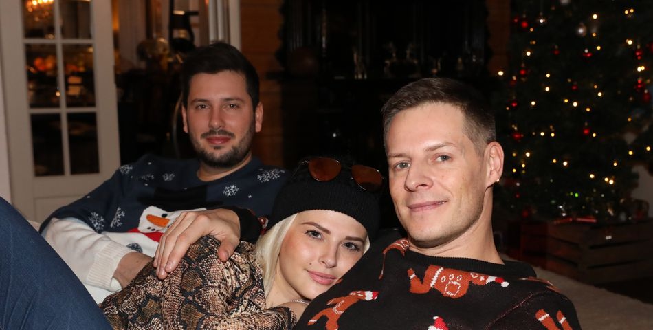 Maxime Guény, Kelly Vedovelli et Matthieu Delormeau dans le chalet à ...
