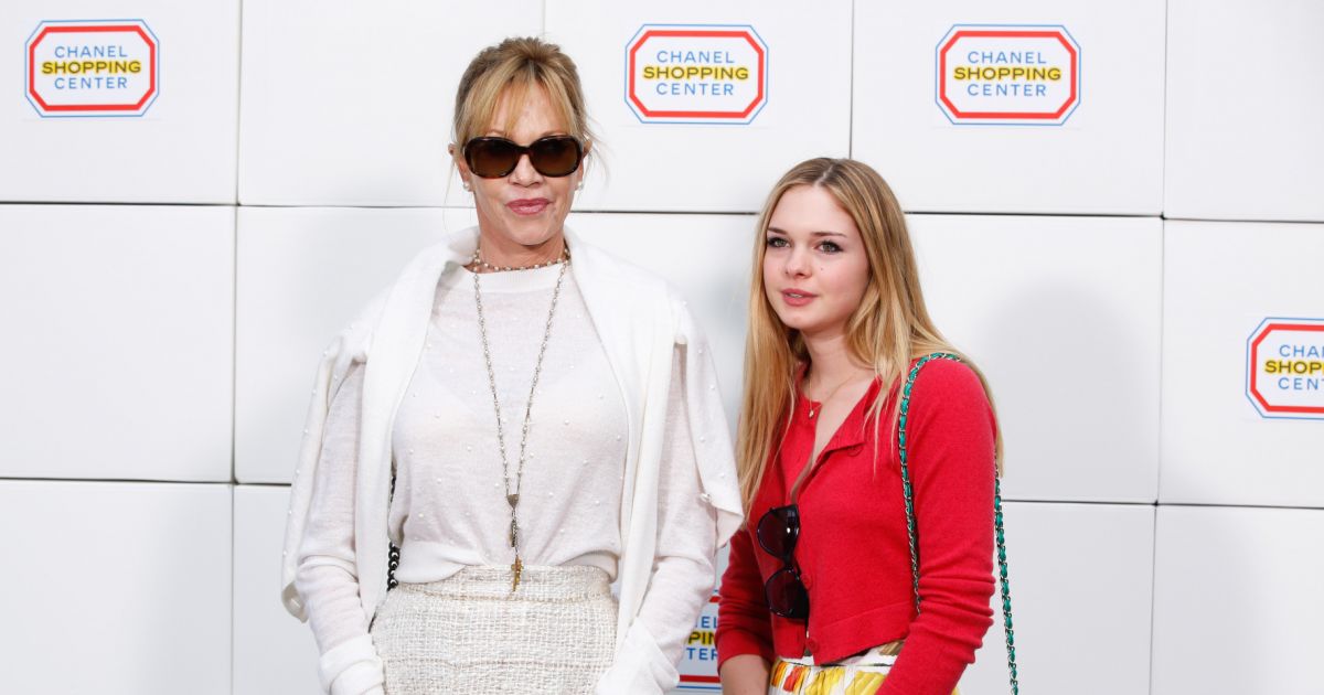 La mère du jeune homme fait également partie du star system, c'est l ...