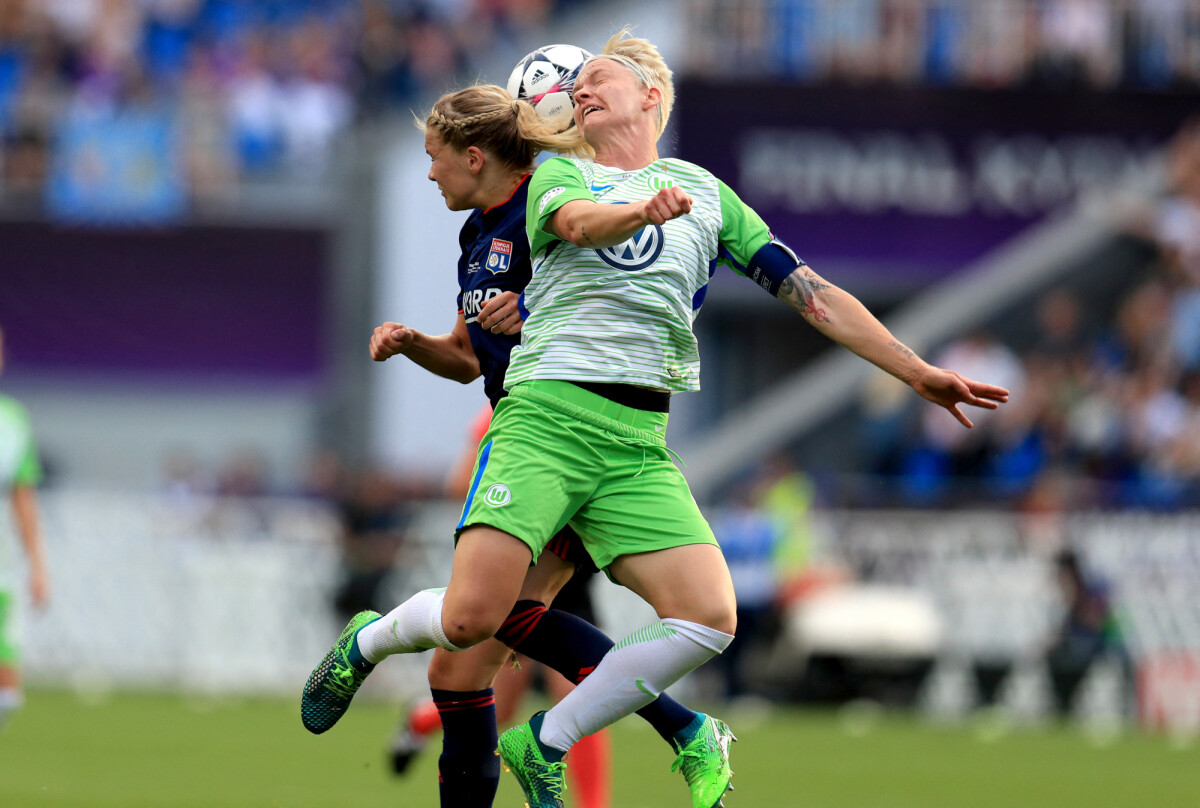 Photo : Wolfsburg's Nilla Fischer (right) and Olympic Lyonnais' Ada ...