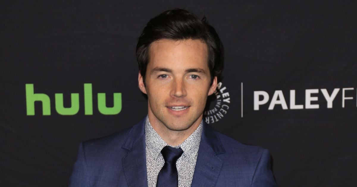 Ian Harding au photocall de la série Pretty Little Liars au 34ème Paley ...