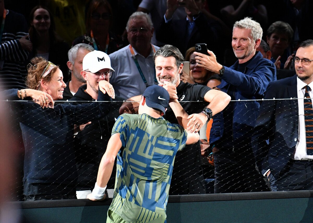 Photo : Holger Rune, sa maman Aneke Run et Denis Brogniart - Holger Rune remporte la finale du ...