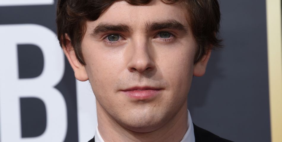 Freddie Highmore sur le tapis rouge de la 75ème cérémonie des Golden ...