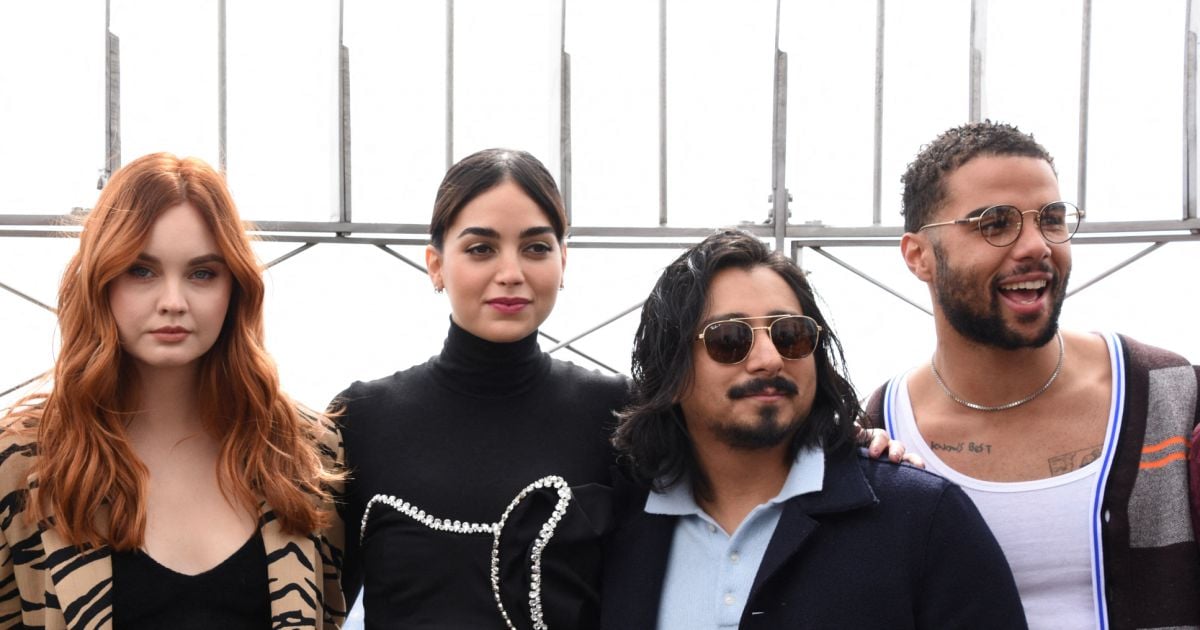 Les acteurs du film Scream VI posent en haut de l'Empire State Building ...