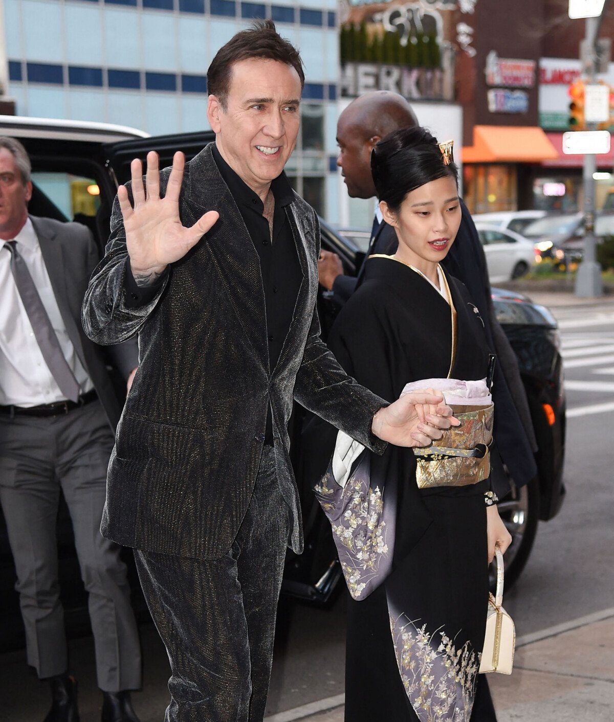 Photo : Nicolas Cage et sa femme Riko Shibata, enceinte - Arrivées à la ...