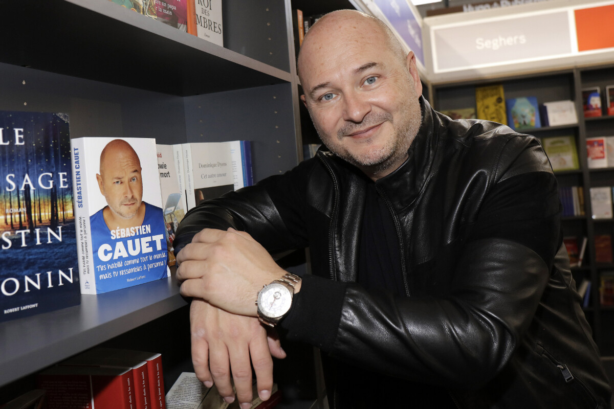 Photo : Sébastien Cauet au salon du livre de Paris le 16 mars 2019 ...
