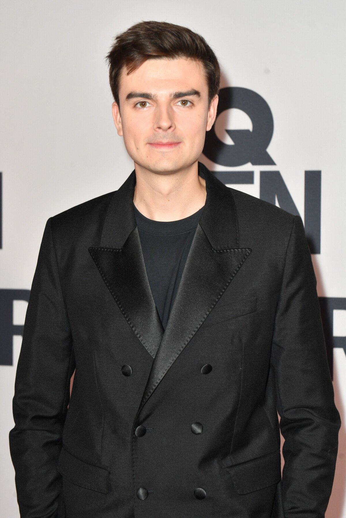 Photo : HugoDécrypte ( Hugo Travers ) - Photocall de la soirée GQ Men ...