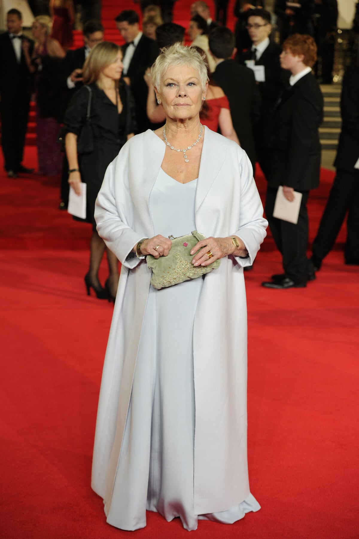 Photo : Dame Judi Dench - Premiere mondiale du nouveau film James Bond ...