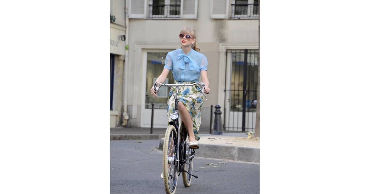 Taylor Swift à vélo, en plein cliché parisien - Purebreak