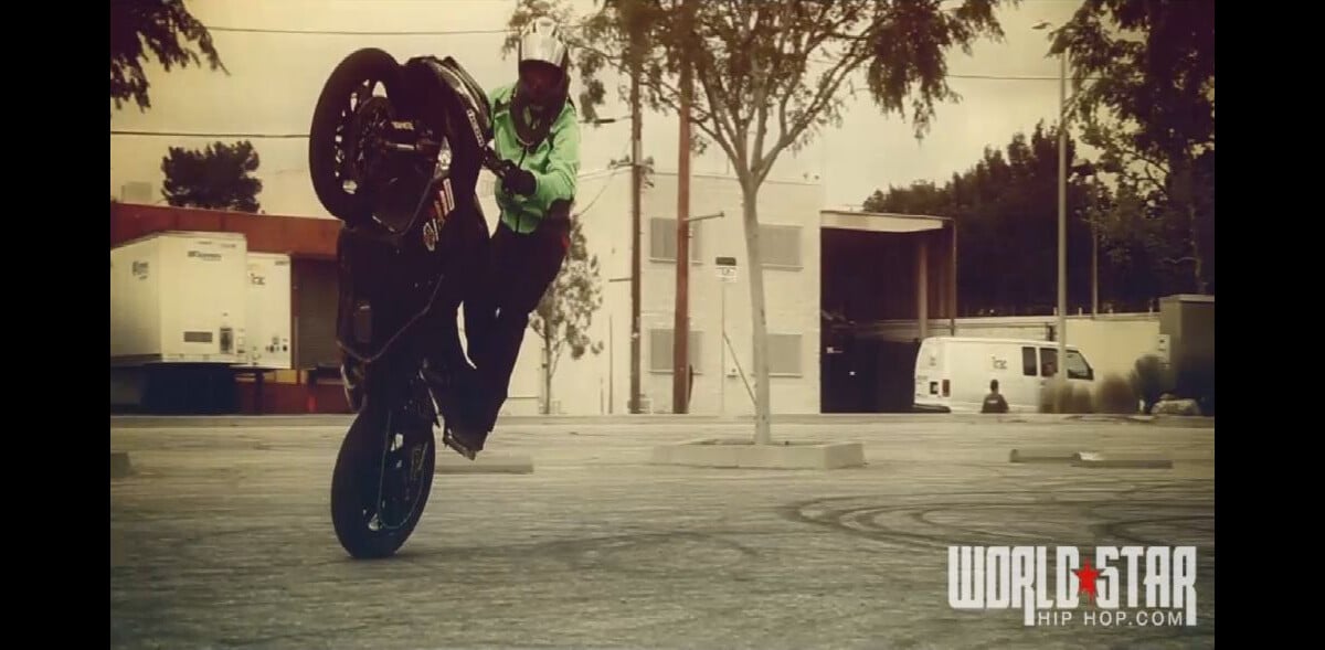 Photo : Rodéo à moto pour le clip Up in flames de Nicki Minaj - PureBreak