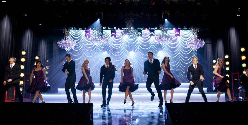 Les New Directions font le show dans Glee - Purebreak