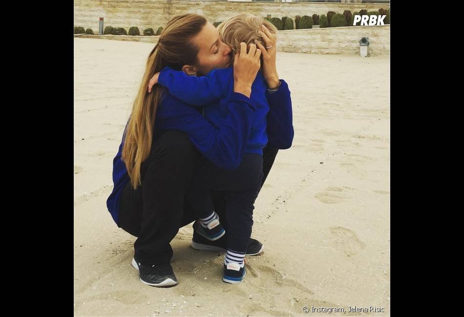 Novak Djokovic : sa femme Jelena Ristic et leur fils Stefan sur une ... Novak Djokovic : sa femme Jelena Ristic et leur fils Stefan sur une ...