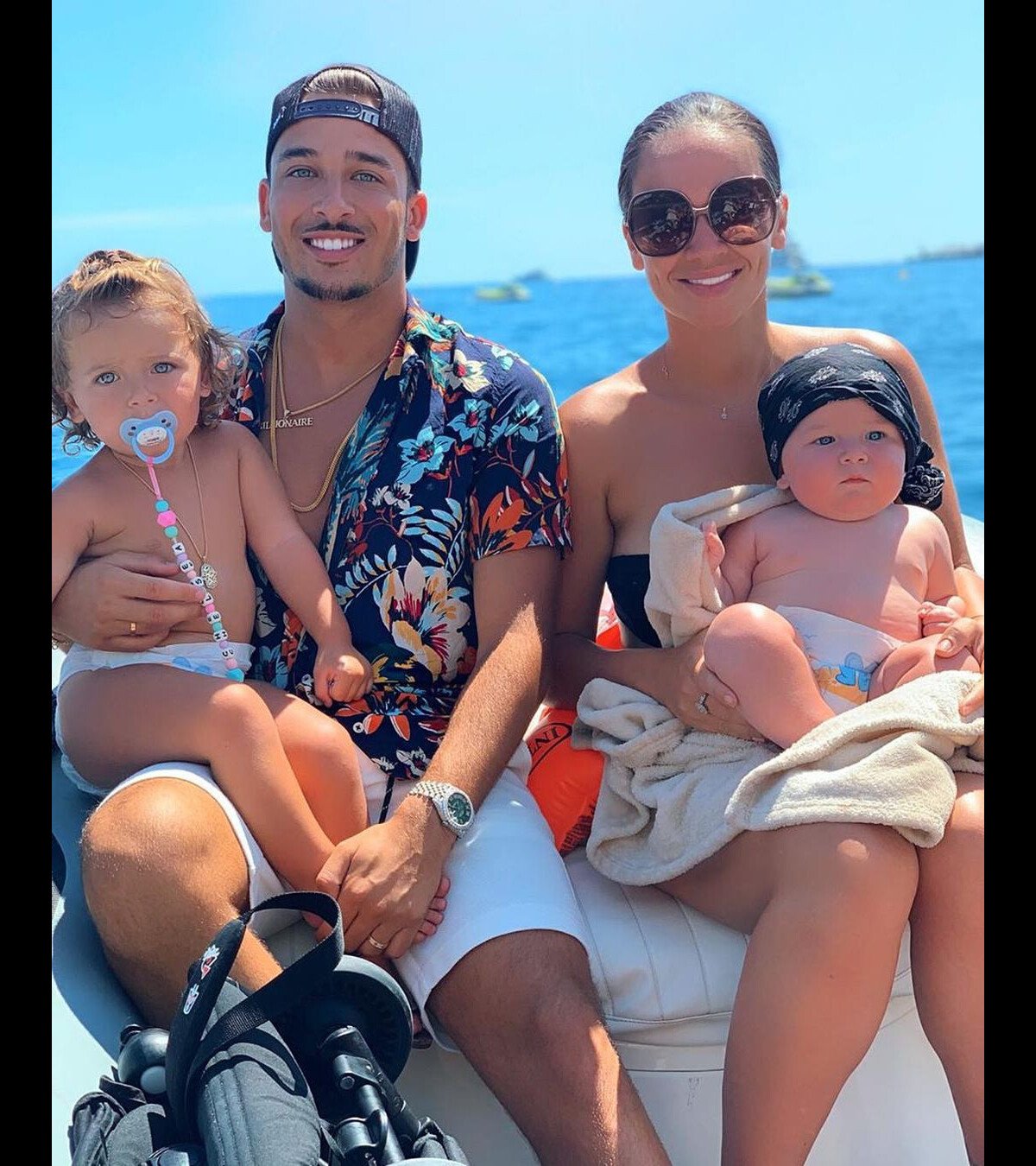 Photo : Jazz et Laurent prennent la pose avec Cayden et Chelsea - PureBreak