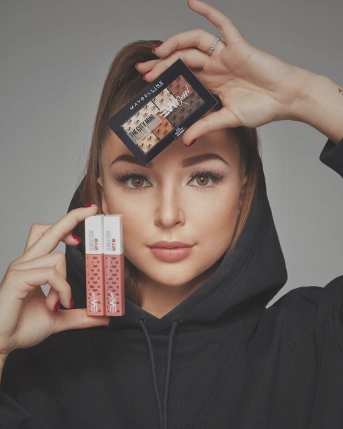 Vidéo : Eva Queen x Maybelline New York : la collab qui va vous donner ...
