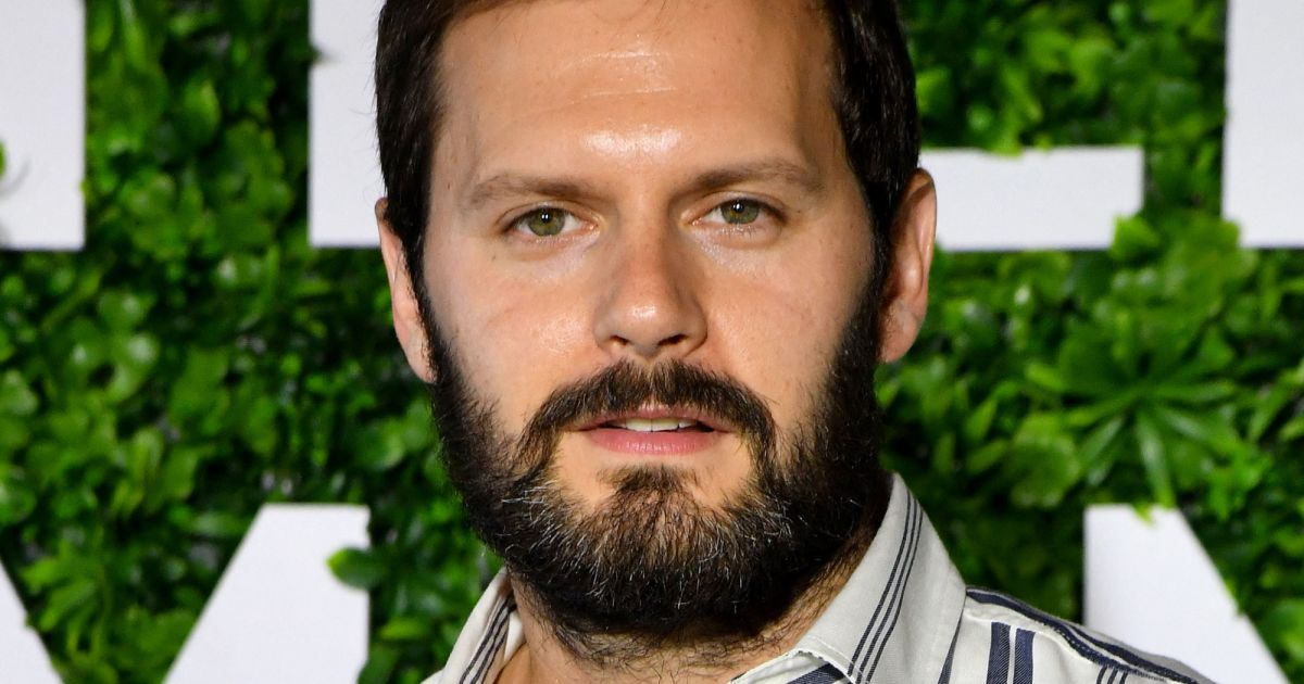 Hugo Becker au photocall de la série Je te promets lors de la 61ème ...