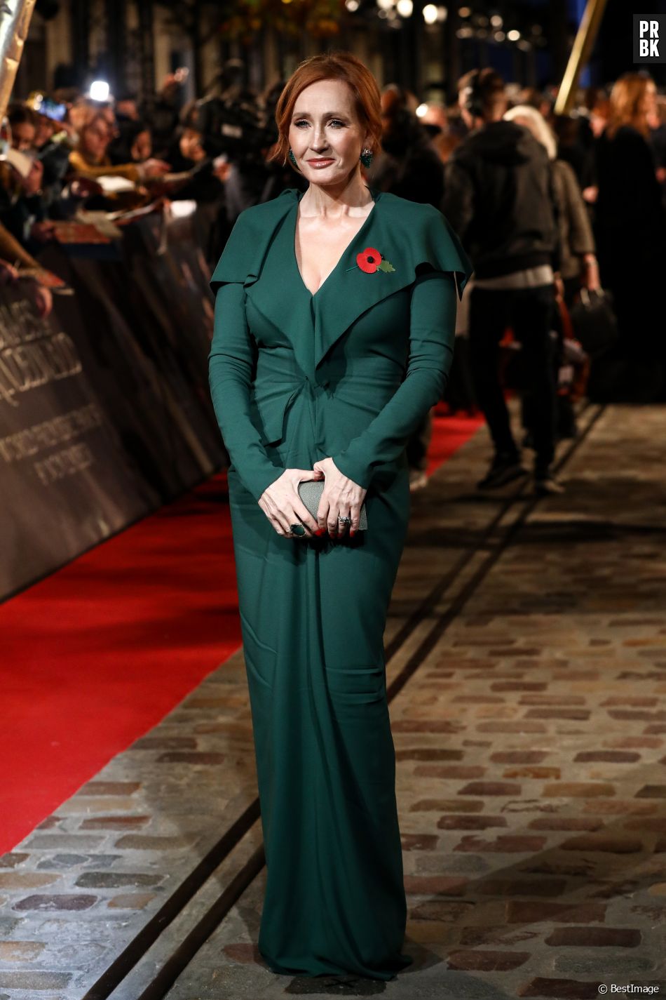 "J'ai fait une grosse réserve de champagne" : J.K. Rowling se moque des ...