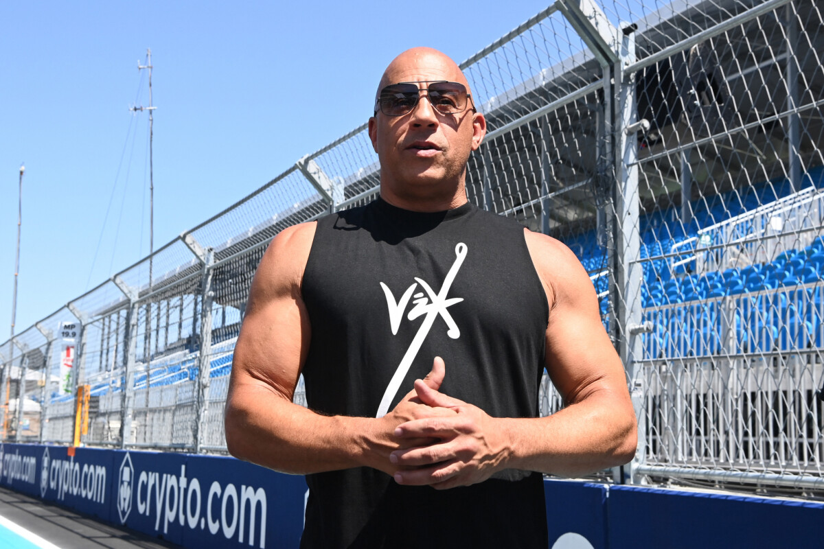 Photo : Vin Diesel with a 1968 Dodge Charger - People au Grand Prix de ...