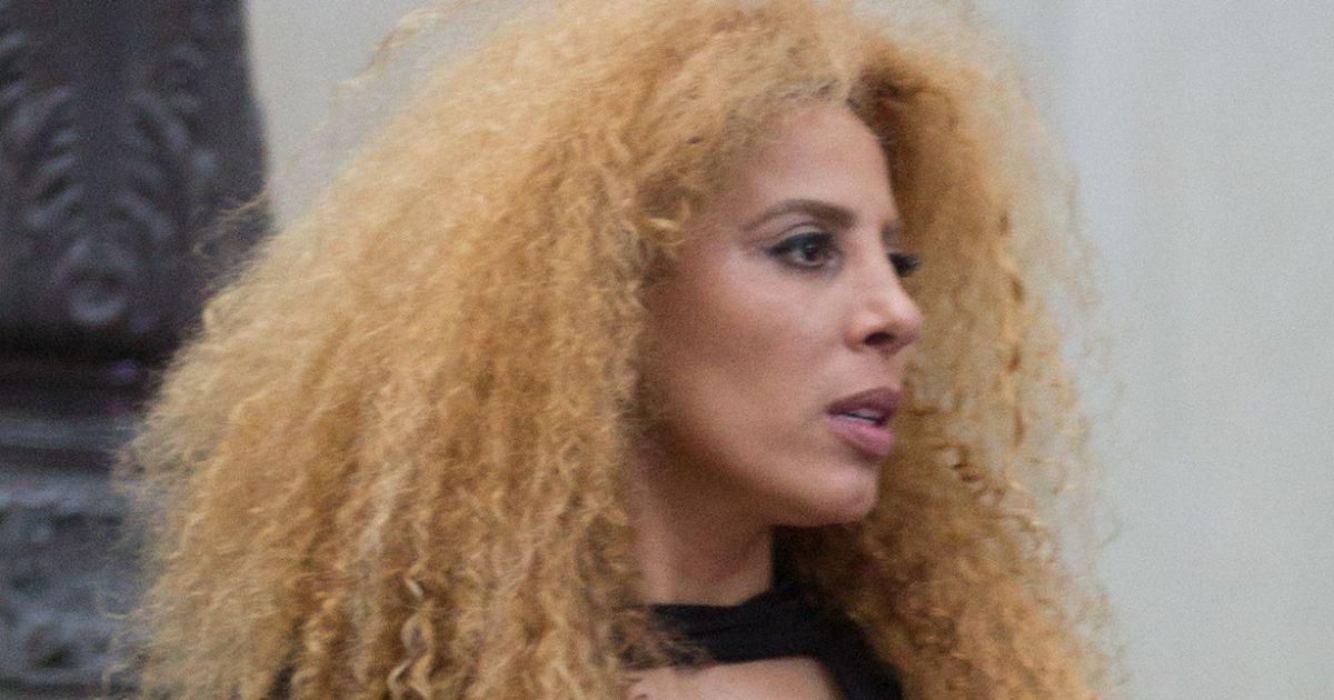 Exclusif - La chanteuse Afida Turner à la sortie de la chaine NRJ12 à ...