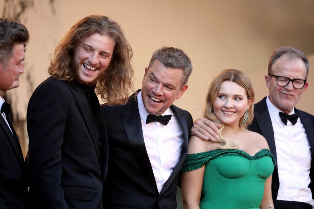 Photo : Idir Azougli (habillé en Céline), Matt Damon, Abigail Breslin ...