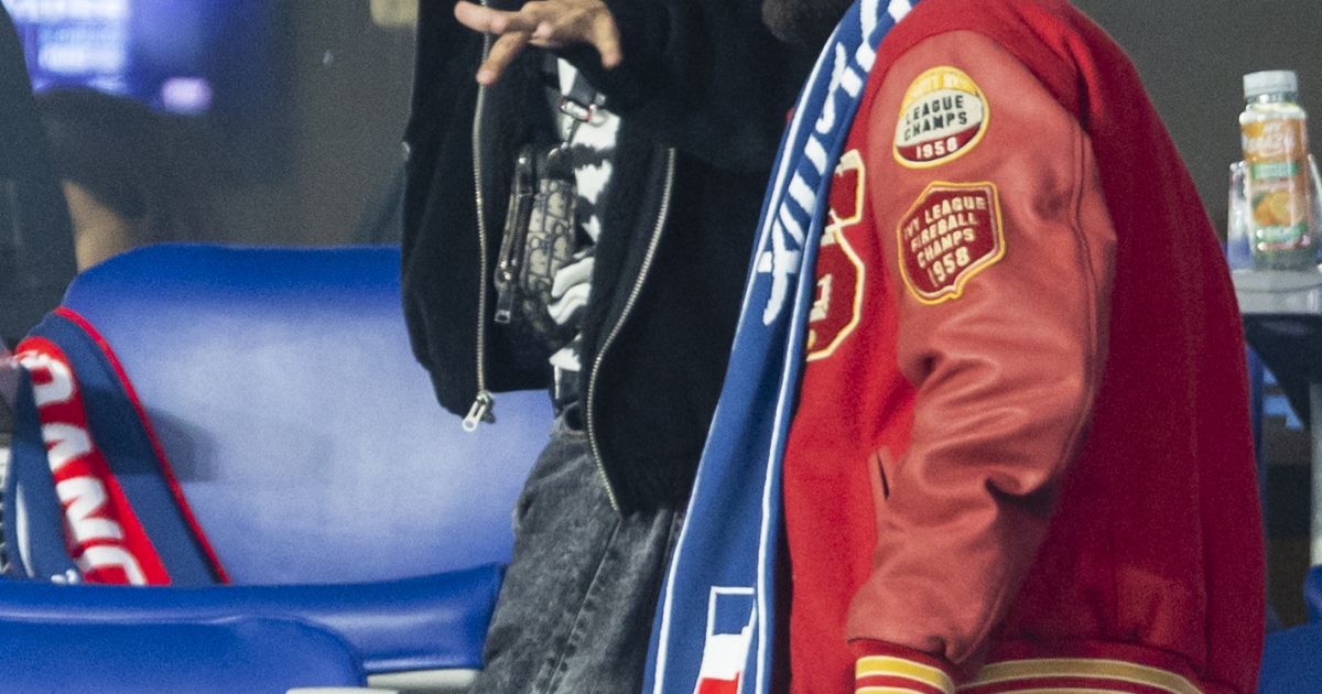 Bigflo et Oli - People dans les tribunes lors du match de la 5ème et ...