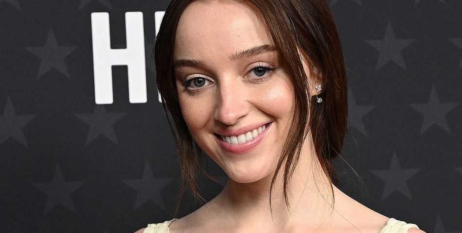 Phoebe Dynevor au photocall de la 28ème cérémonie des Critics' Choice ...