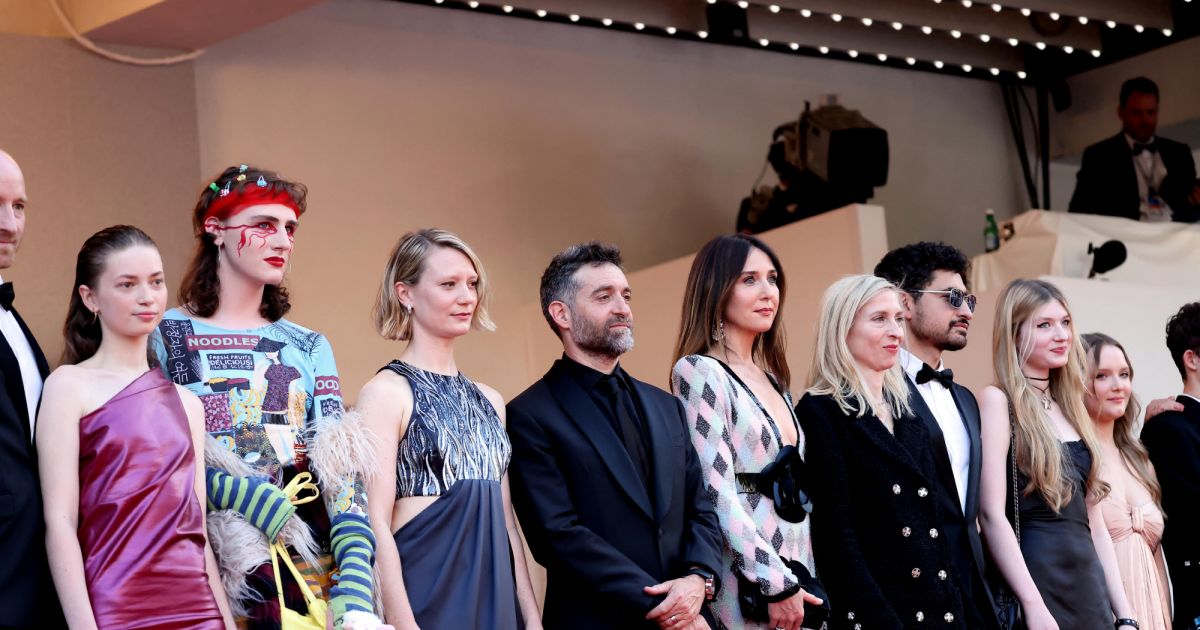 Ksenia Devriendt, Luke Barker, Mia Wasikowska, Mathieu Demy, Elsa ...