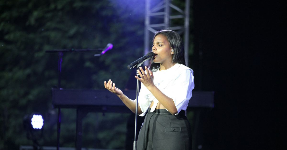 La chanteuse belge Mentissa - Fête de la Musique au Ministère de la ...