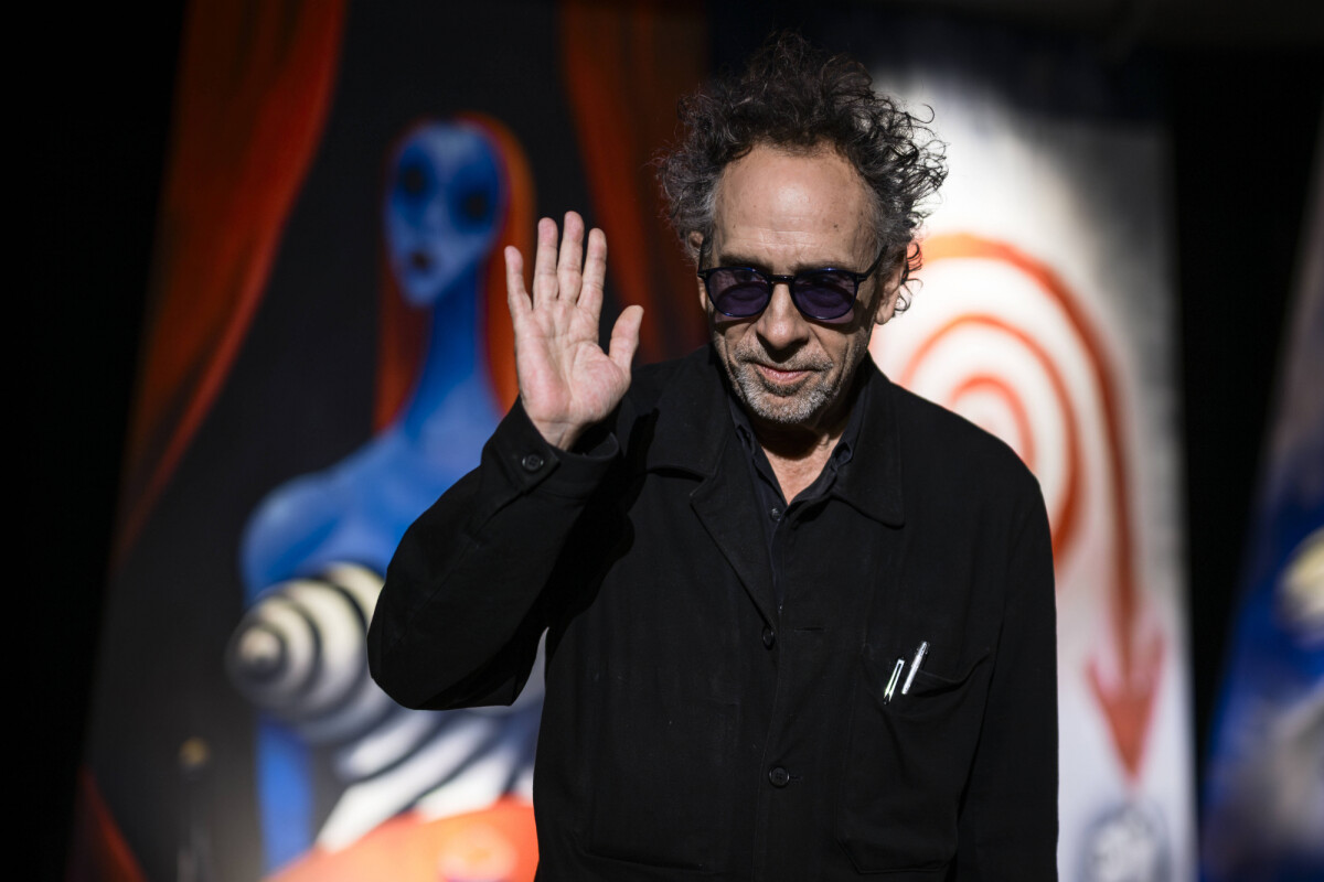 Photo : Tim Burton The American filmmaker Tim Burton gestures during a ...