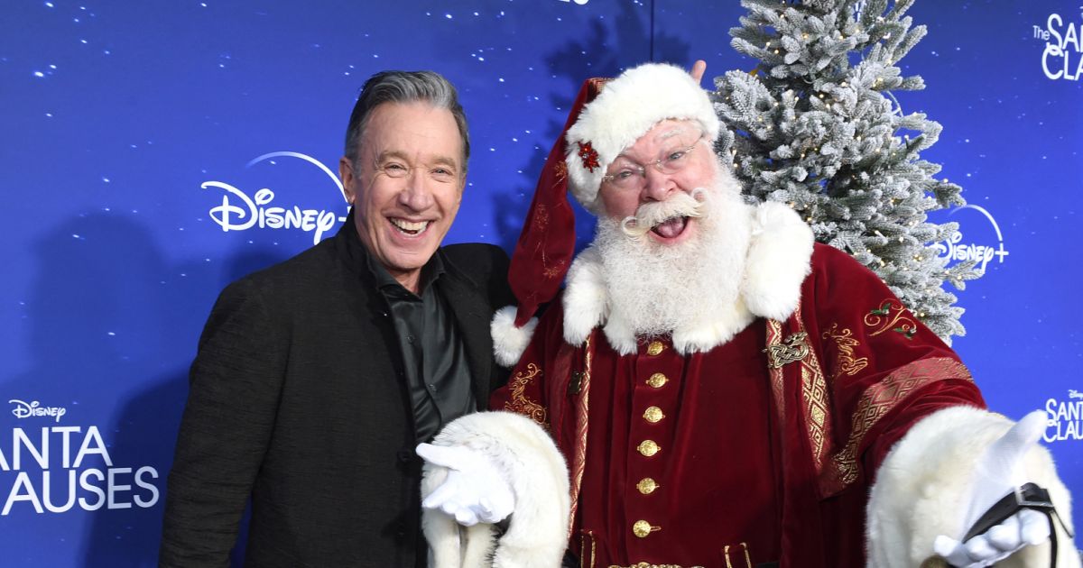 Tim Allen et Santa Clause à la première du film The Santa Clauses à ...