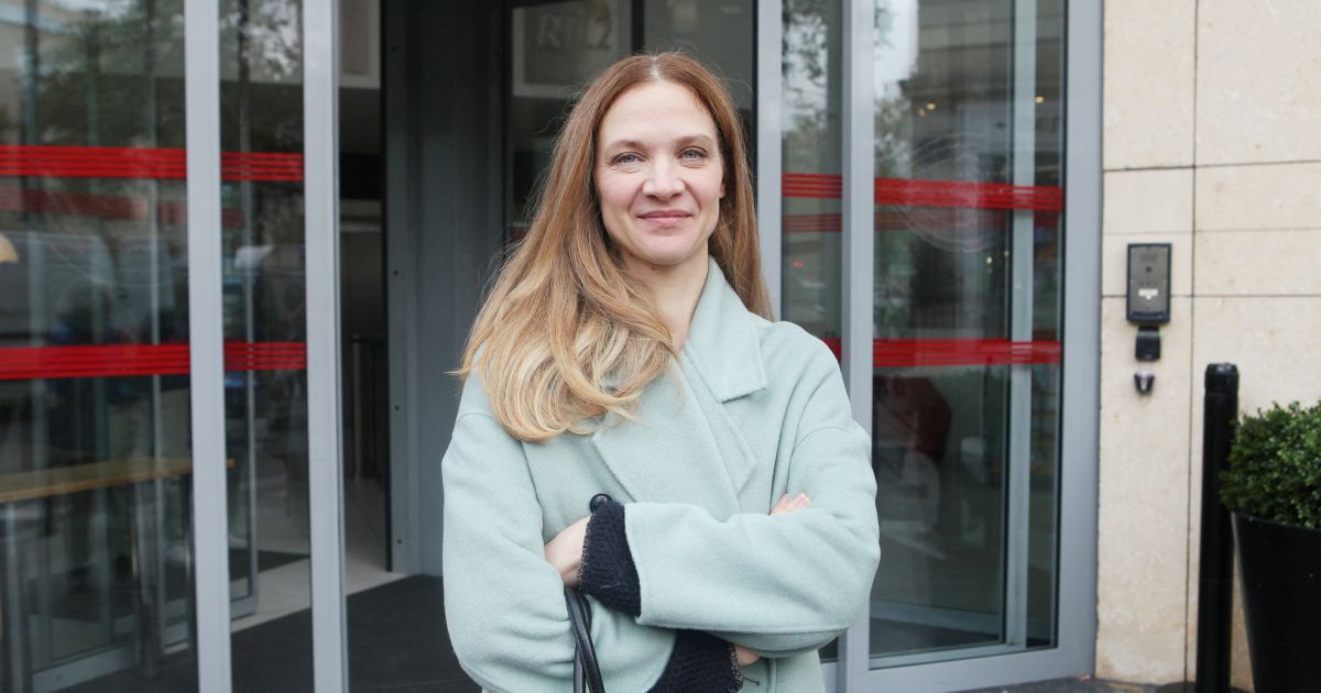 Exclusif - Odile Vuillemin à la sortie des studios de radio RTL à Paris. Le 1er décembre 2022 ...