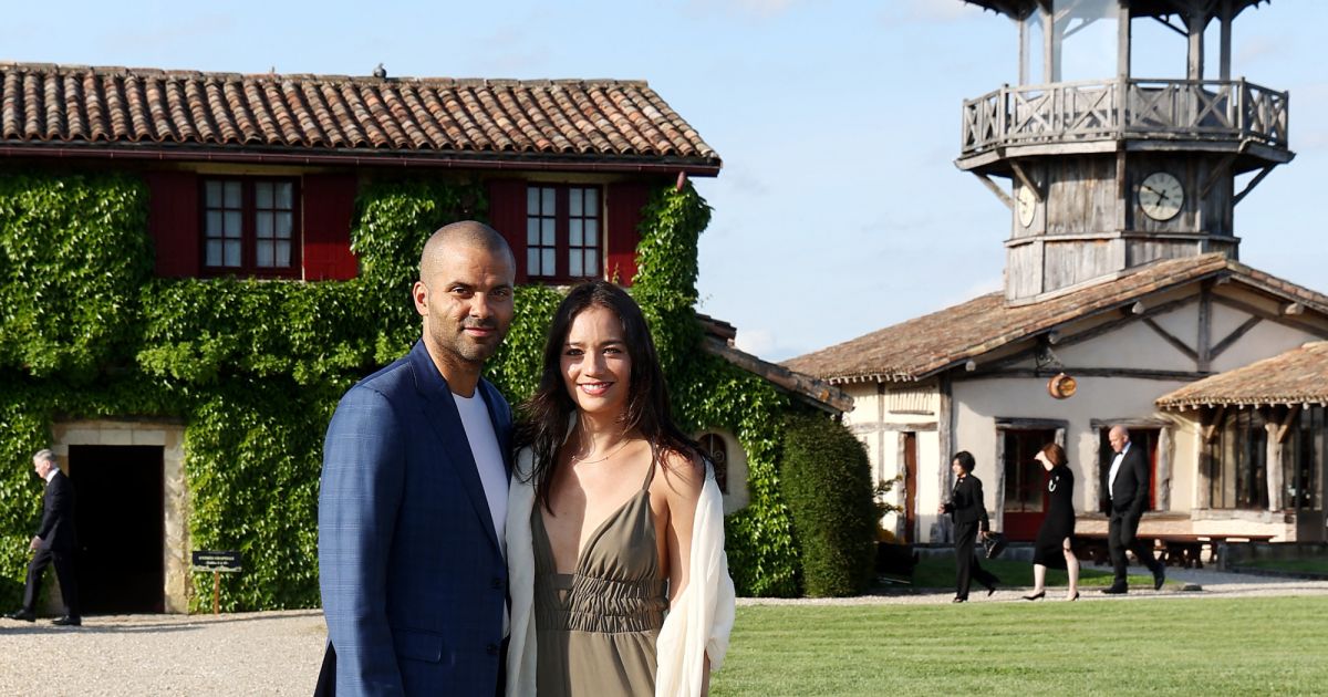 Semi Exclusif - Tony Parker et sa compagne Alizé Lim lors de la fête de la fleur et l ...
