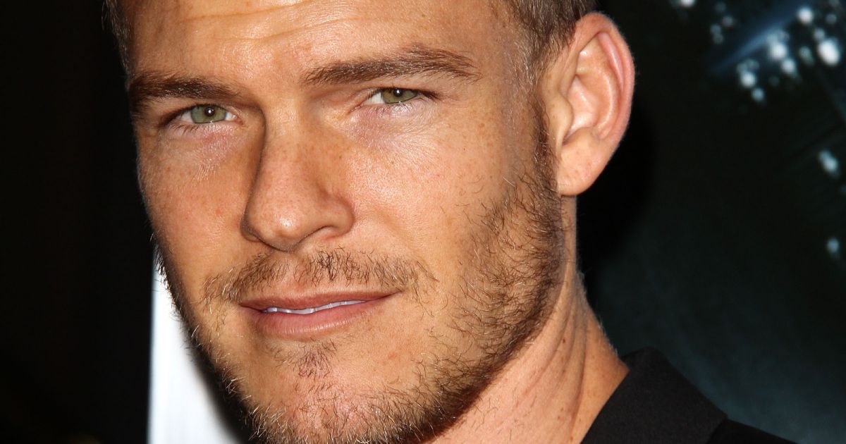 Alan Ritchson à la première de Project Almanac à Hollywood, le 27 ...