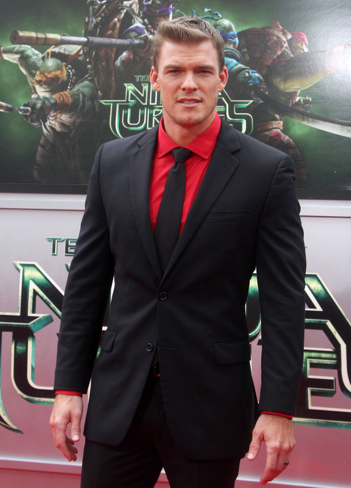 Photo : Alan Ritchson - Première du film "Teenage Mutant Ninja Turtles ...