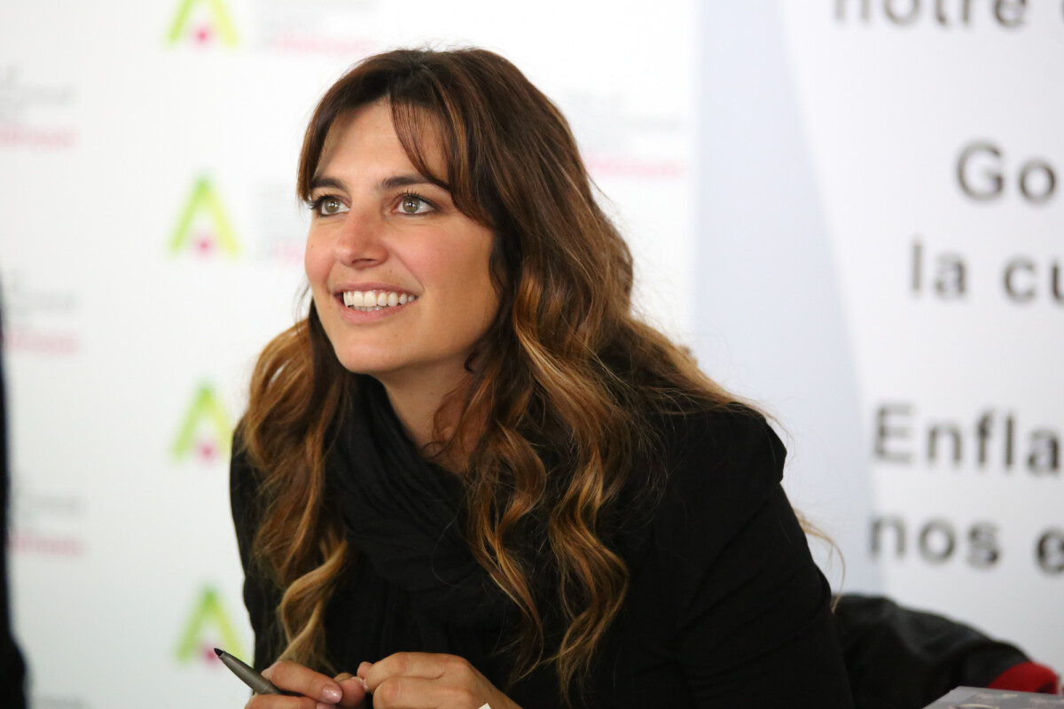 Photo : Laetitia Milot dédicace son livre "Ma clé du bonheur" à la ...