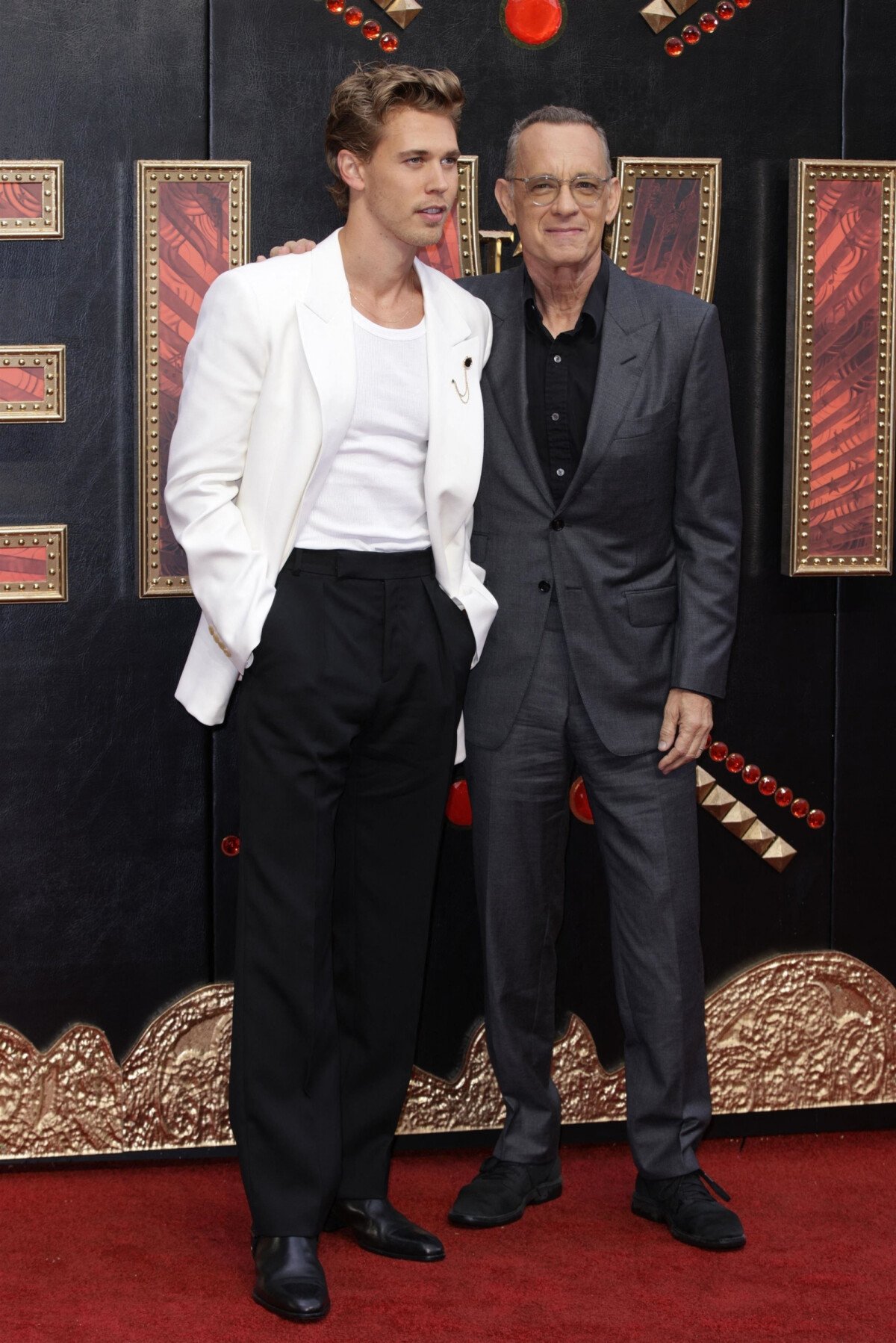 Photo : Austin Butler et Tom Hanks à la première du film "Elvis" à ...