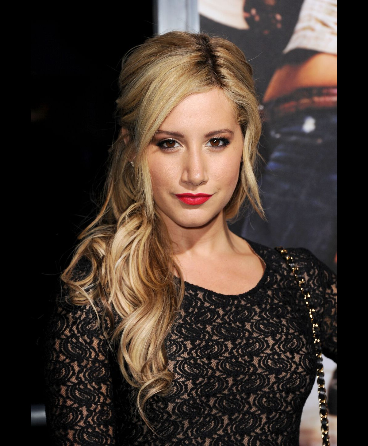 Photo : Ashley Tisdale tente l'attitude de vamp' - PureBreak