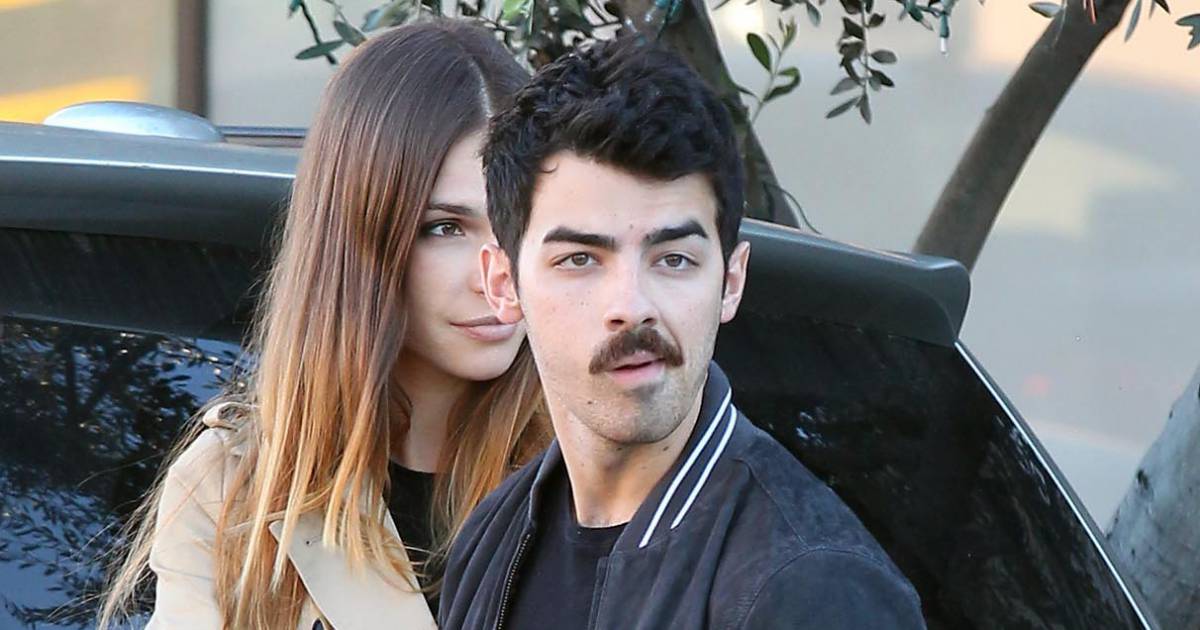 Joe Jonas moustachu : notre sélection pour la fin du Movember - Purebreak