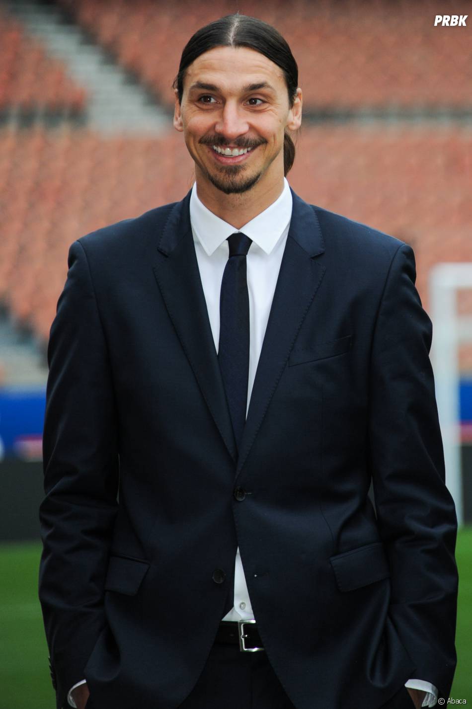 Zlatan Ibrahimovic en costume au Parc des Princes, le 2 décembre 2014 à ...