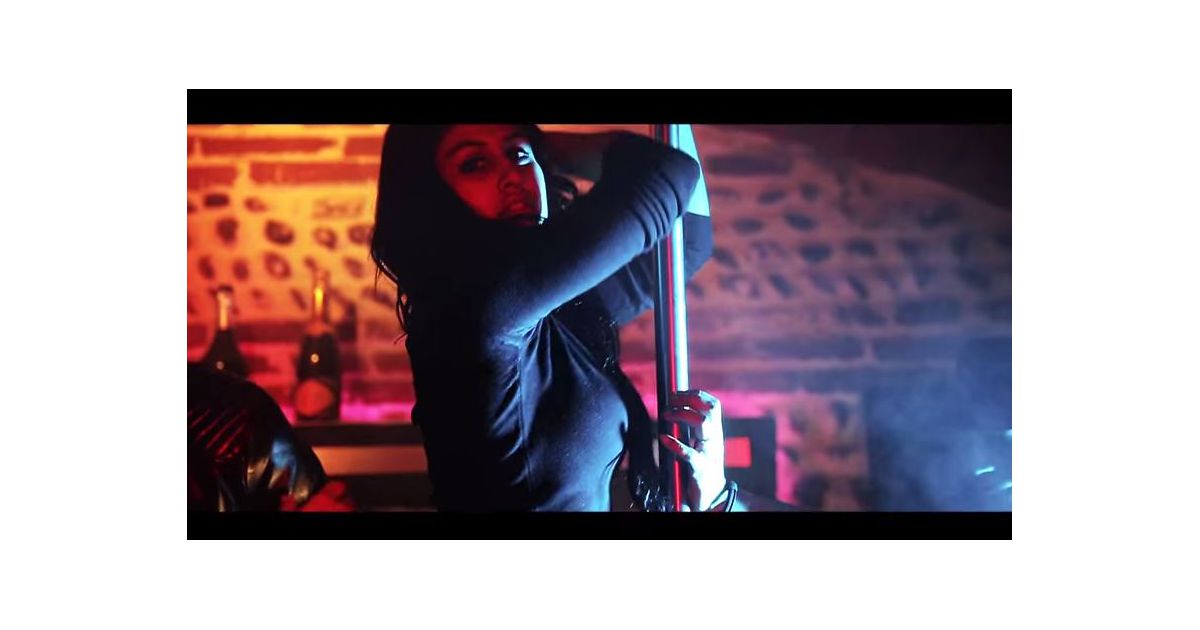 Jessica (Les Anges 7) sexy pour une séance de pole dance, dans un clip ...