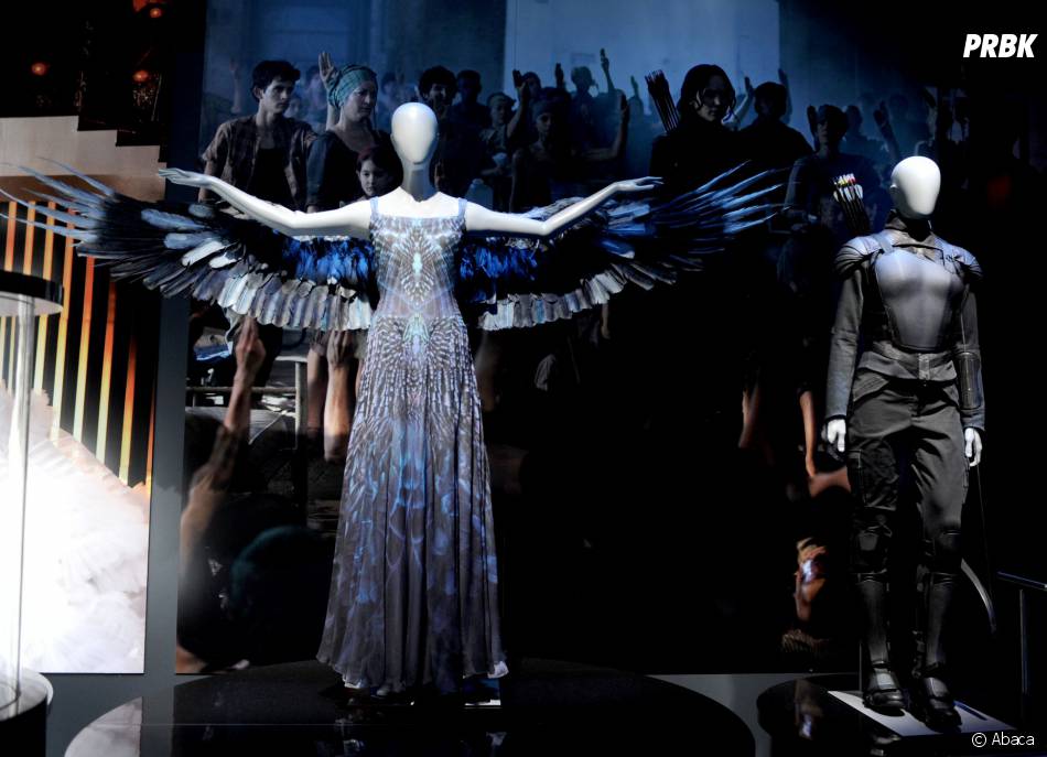 Hunger Games : le costume du geai moqueur à l'exposition à New York ...