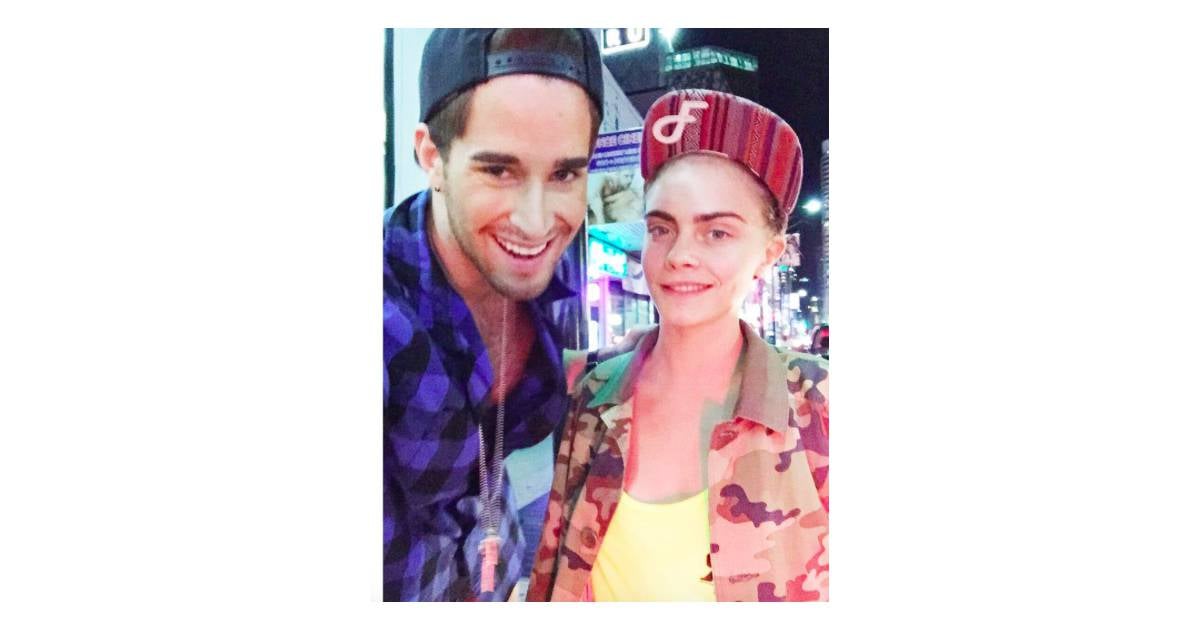 Cara Delevingne avec un fan lors de sa soirée d'anniversaire - Purebreak