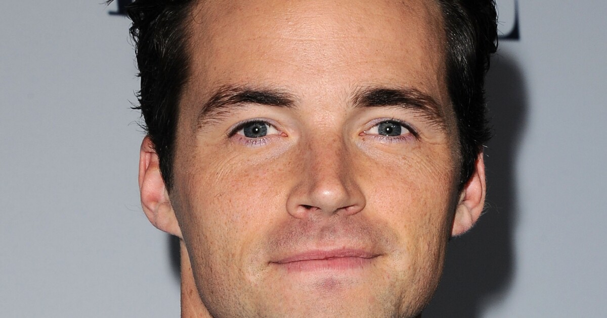 Ian Harding (Pretty Little Liars) sort son tout premier livre, Odd ...
