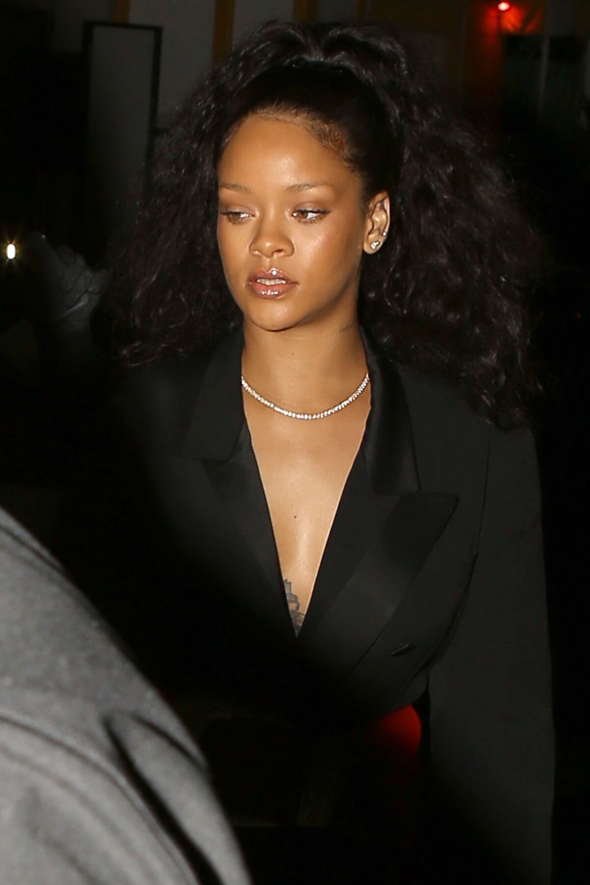 Photo : Rihanna sans soutien-gorge et avec un haut transparent, son ...