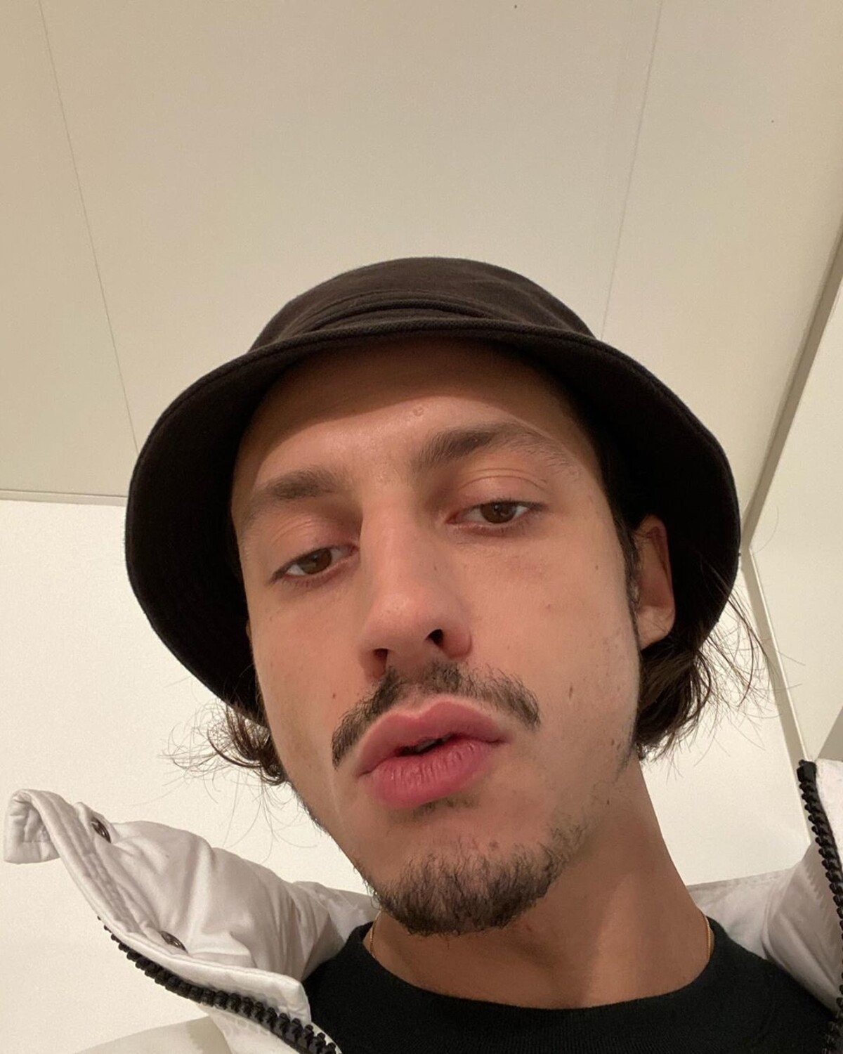 Photo : Romeo Elvis énervé contre les jeunes qui ne respectent pas le ...