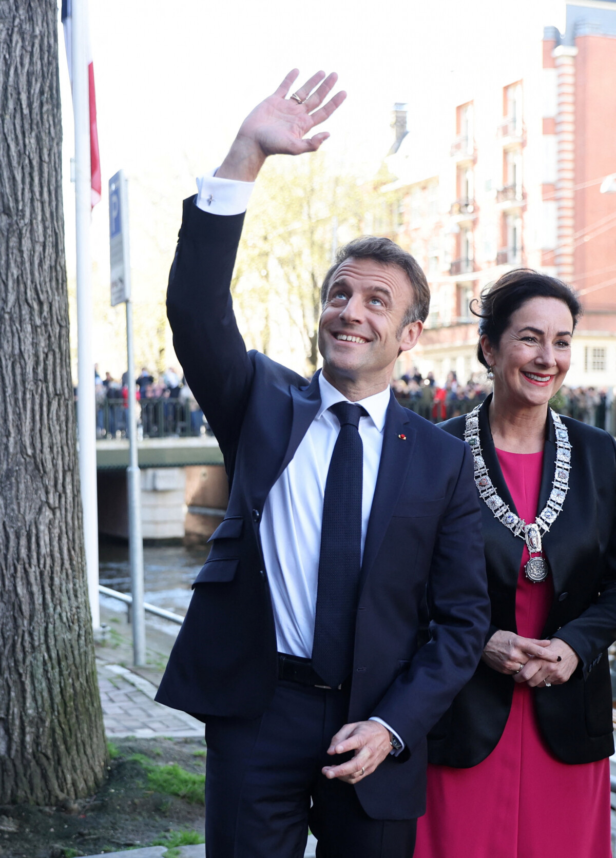 Photo : Le président Emmanuel Macron et le premier ministre des Pays ...