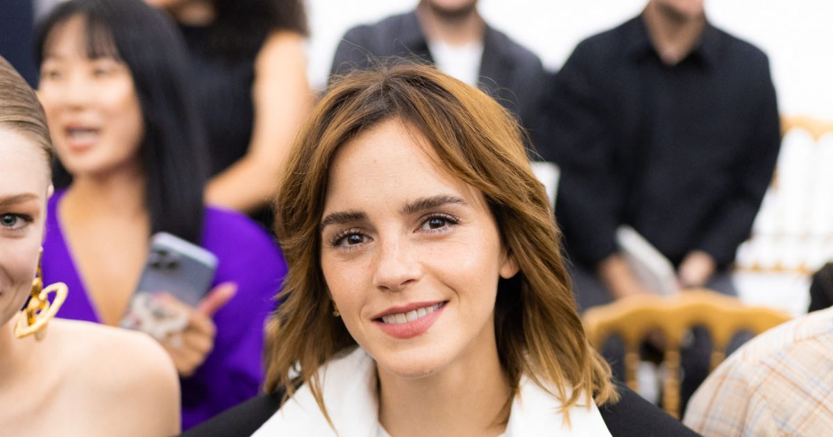 Emma Watson au front row du défilé de mode Haute-Couture automne-hiver ...