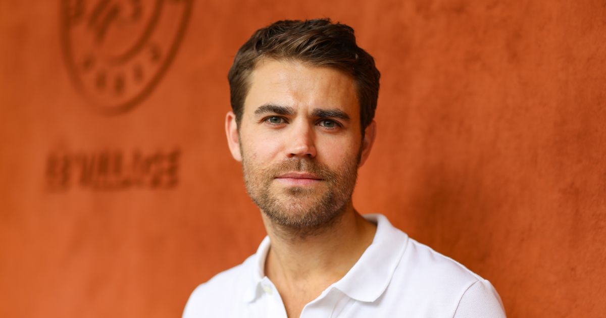 Paul Wesley dans le village lors des internationaux de tennis de Roland ...