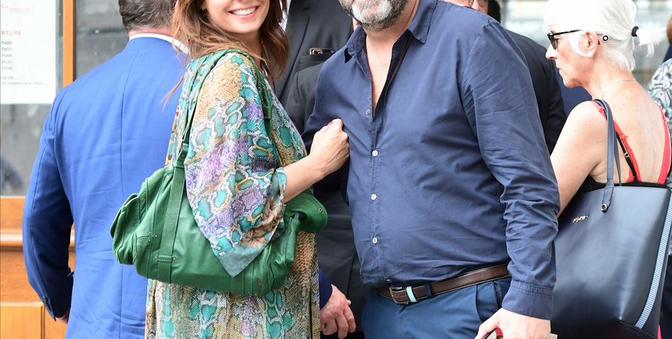 Kad Merad et sa femme Julia Vignali - Mariage de Claude Lelouch à la mairie du 18ème à Paris. Le ...