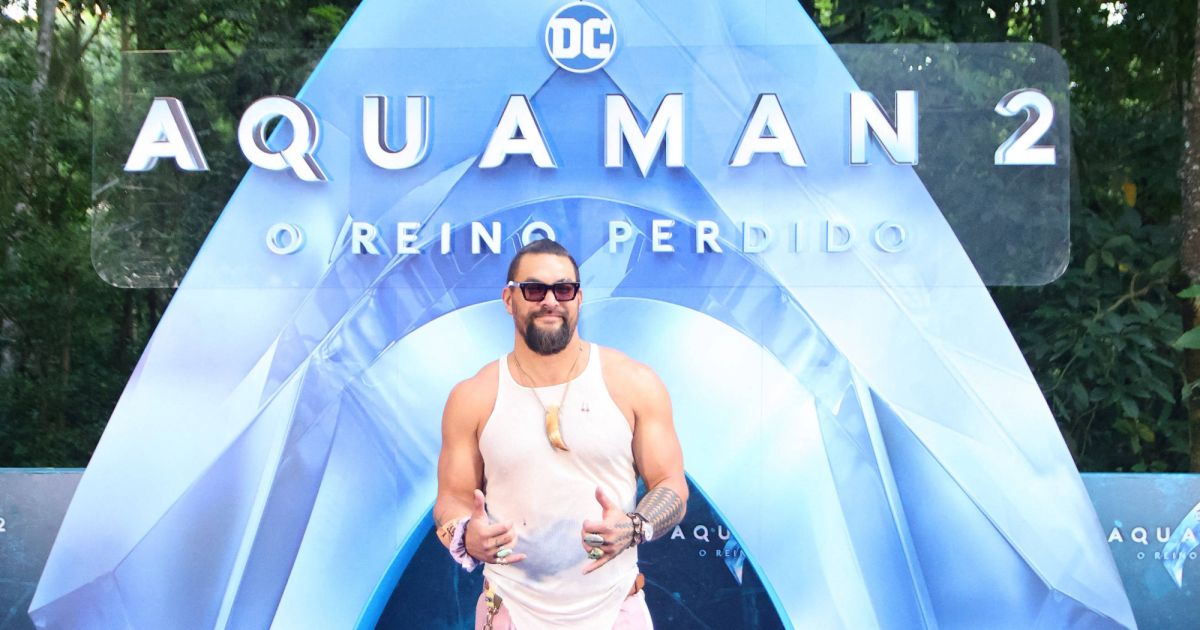 Jason Momoa poses for photos for the press this Saturday afternoon 2 ...