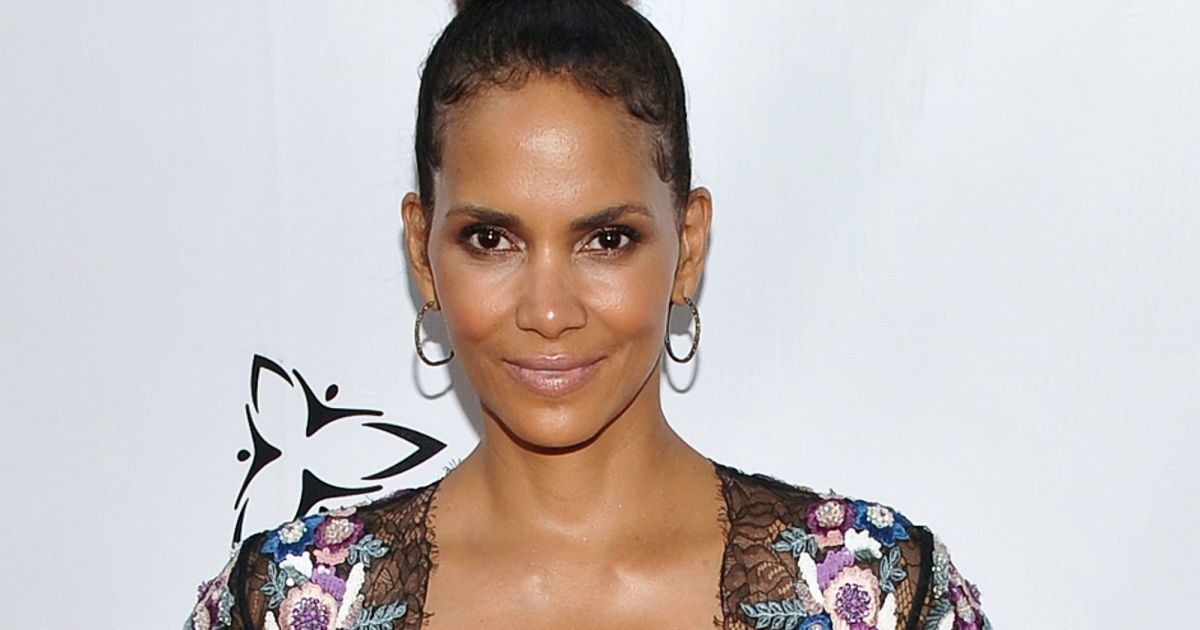 Halle Berry affiche un généreux décolleté lors de la première de Kings ...