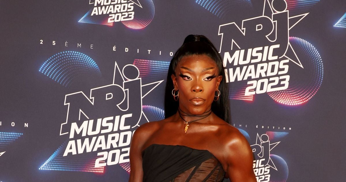 La drag-queen Keiona (Kevin Kouassi) au photocall de la 25ème cérémonie ...